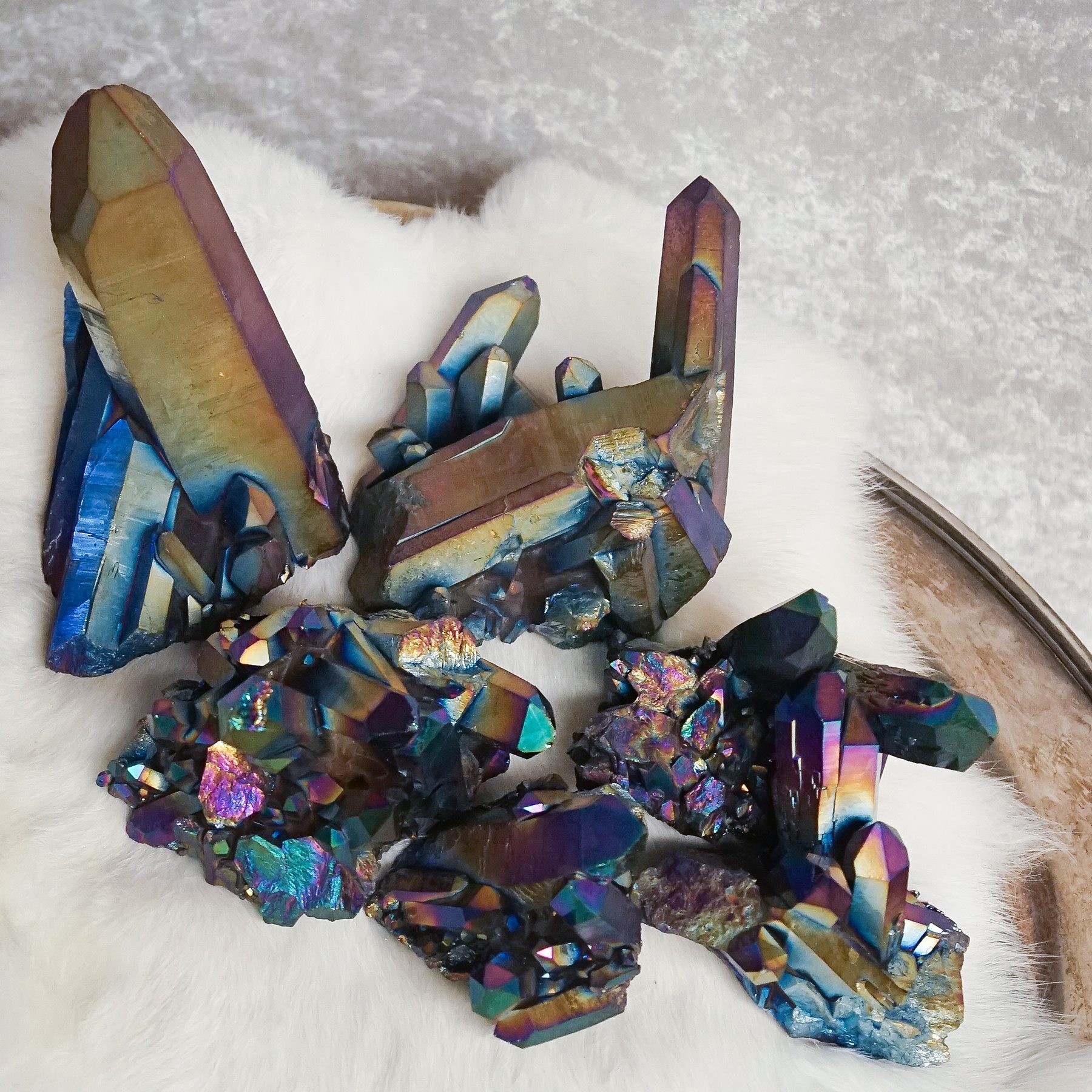 Titanium Quartz Clusters for a rainbow spectrum of energy