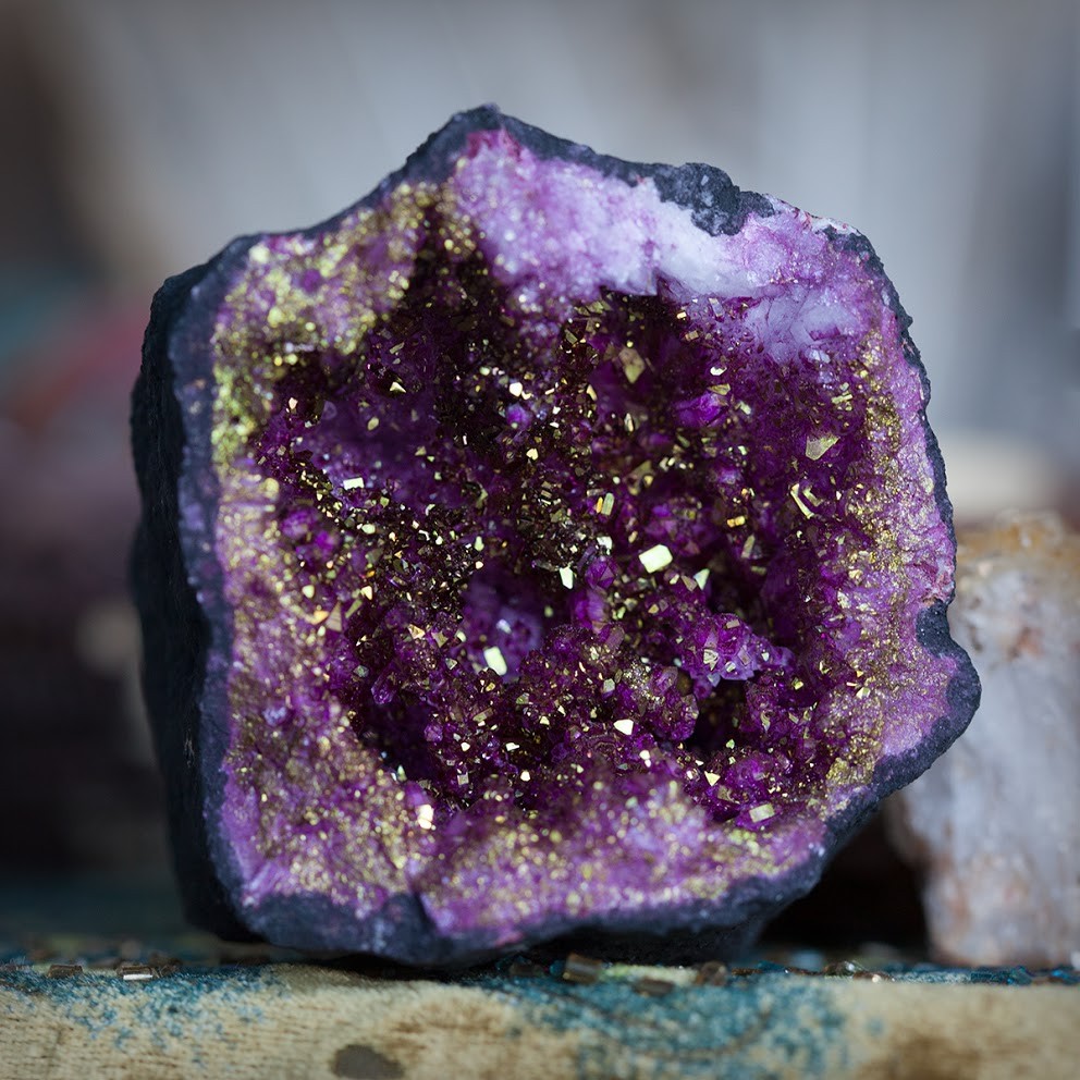 Purple Aura Quartz Geodes for Crown Chakra magic and guiding you beyond ...